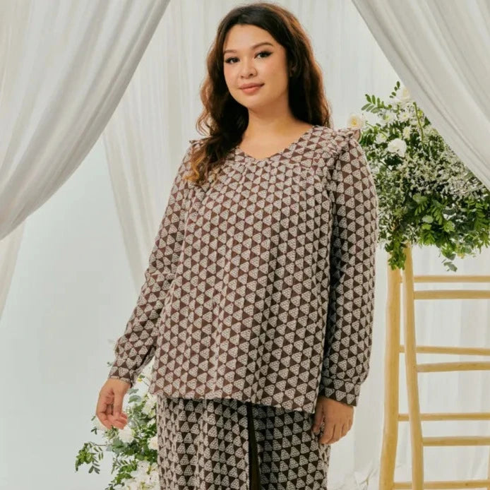 WALNUT TUN NATASHA EYELET KURUNG KEDAH – CURVA FABULOUS